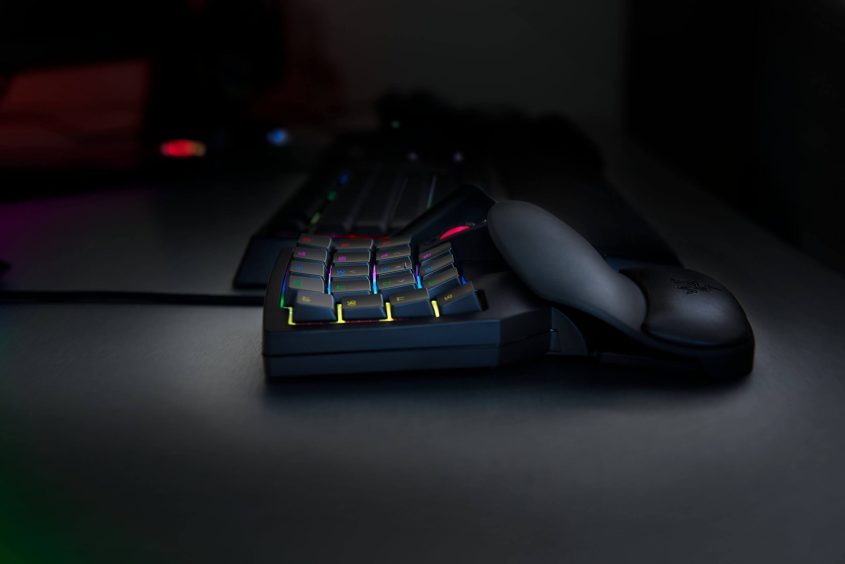 Razer Tartarus v2 Gaming Keypad: Mecha – Blockchain Defence